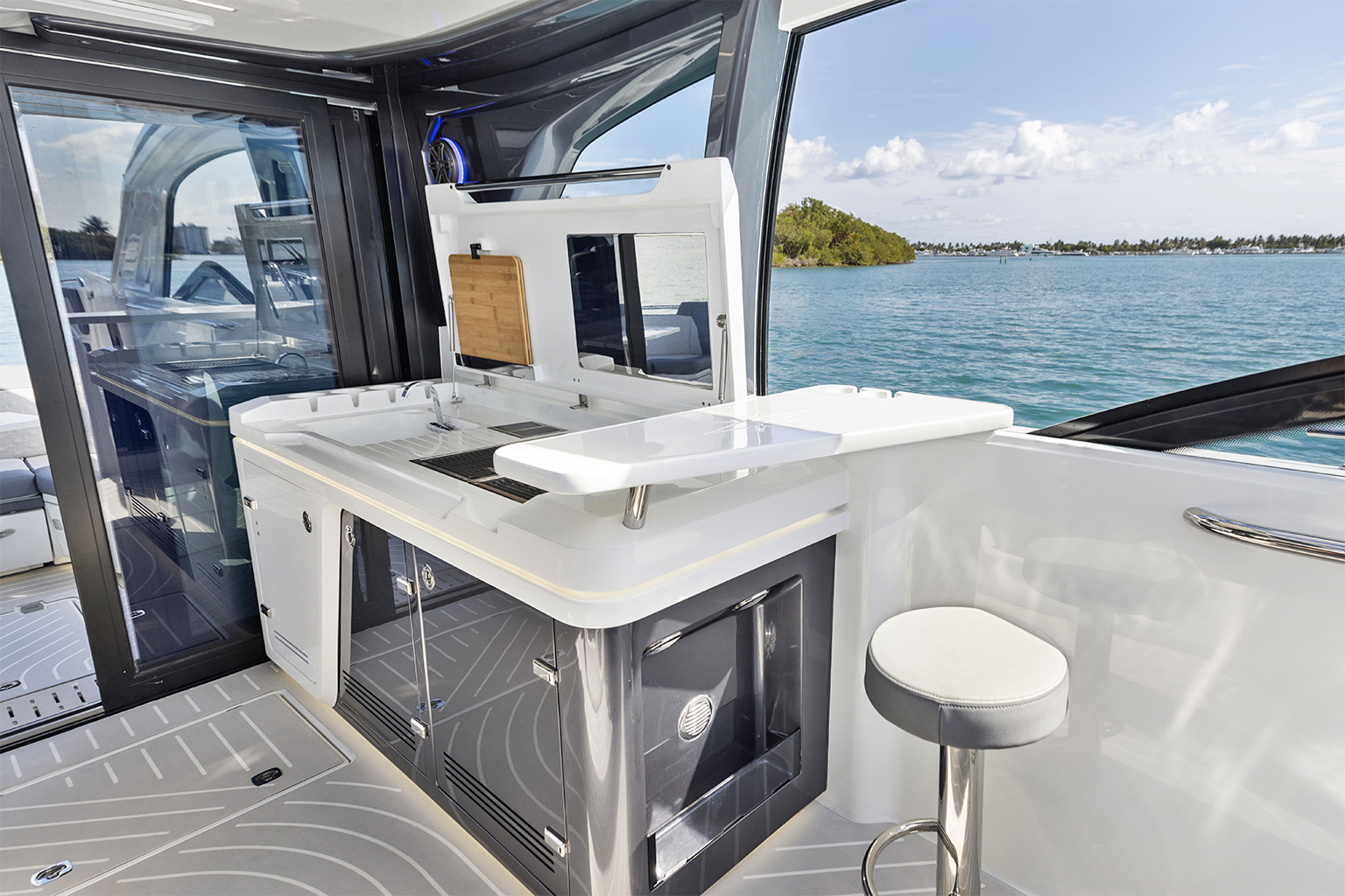 The Galeon 435 GTO Yacht Represents Style, Speed, and Luxurious Comfort ...