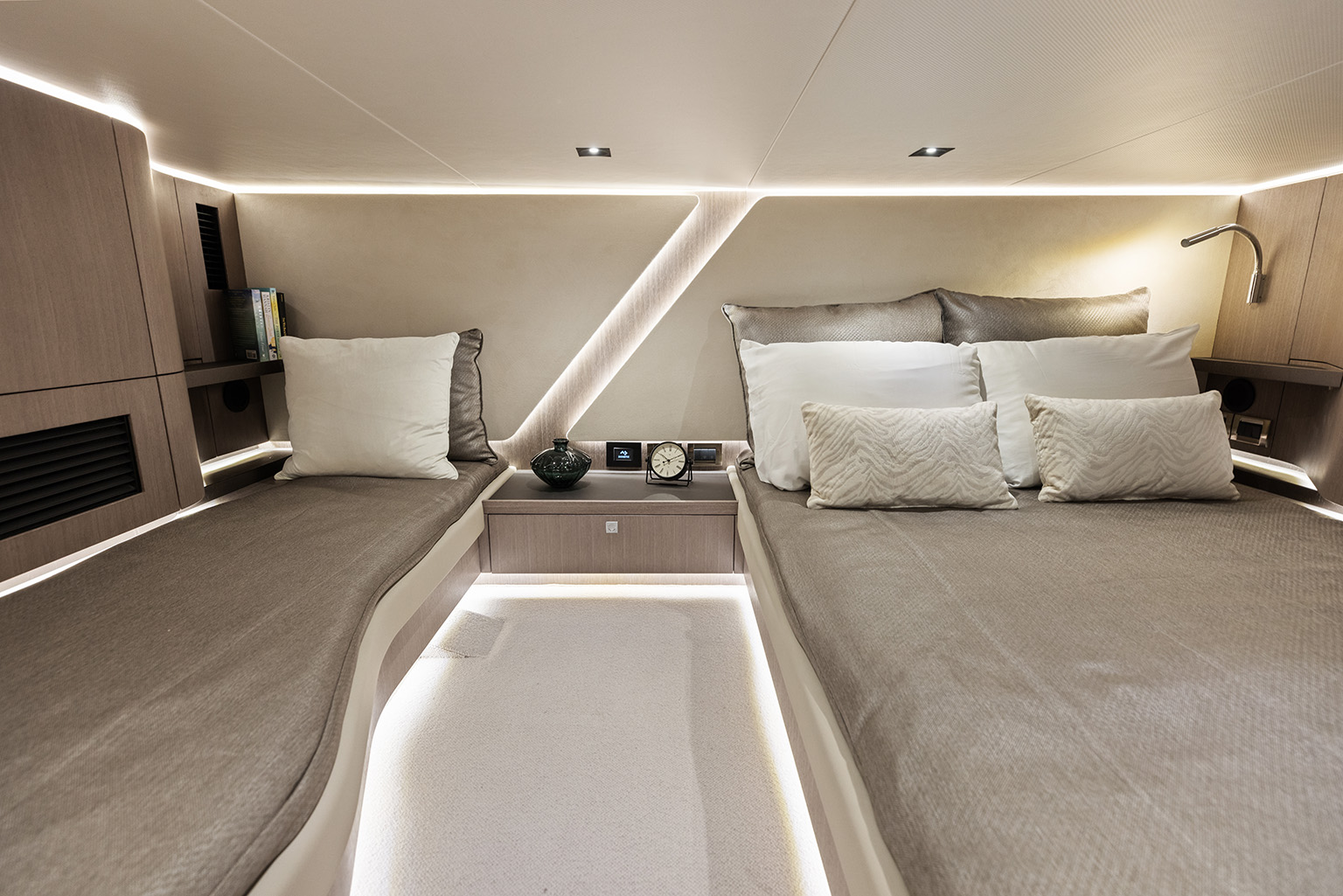 The Galeon 435 GTO Yacht Represents Style, Speed, and Luxurious Comfort ...