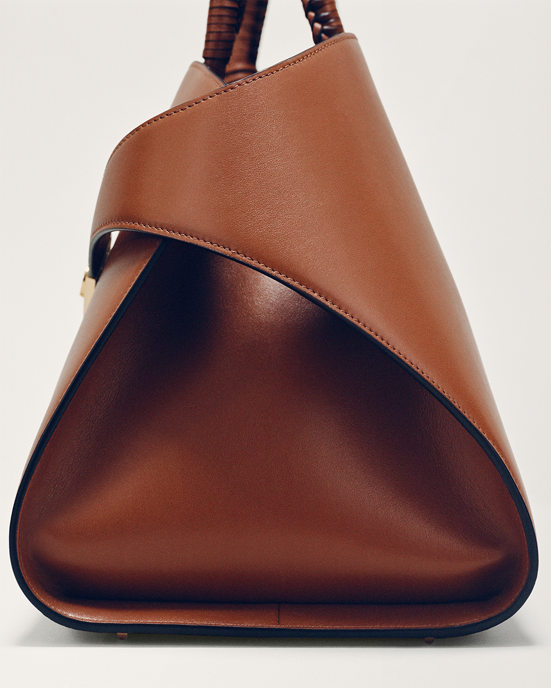 10 New Striking Leather Bags for Autumn | NUVO