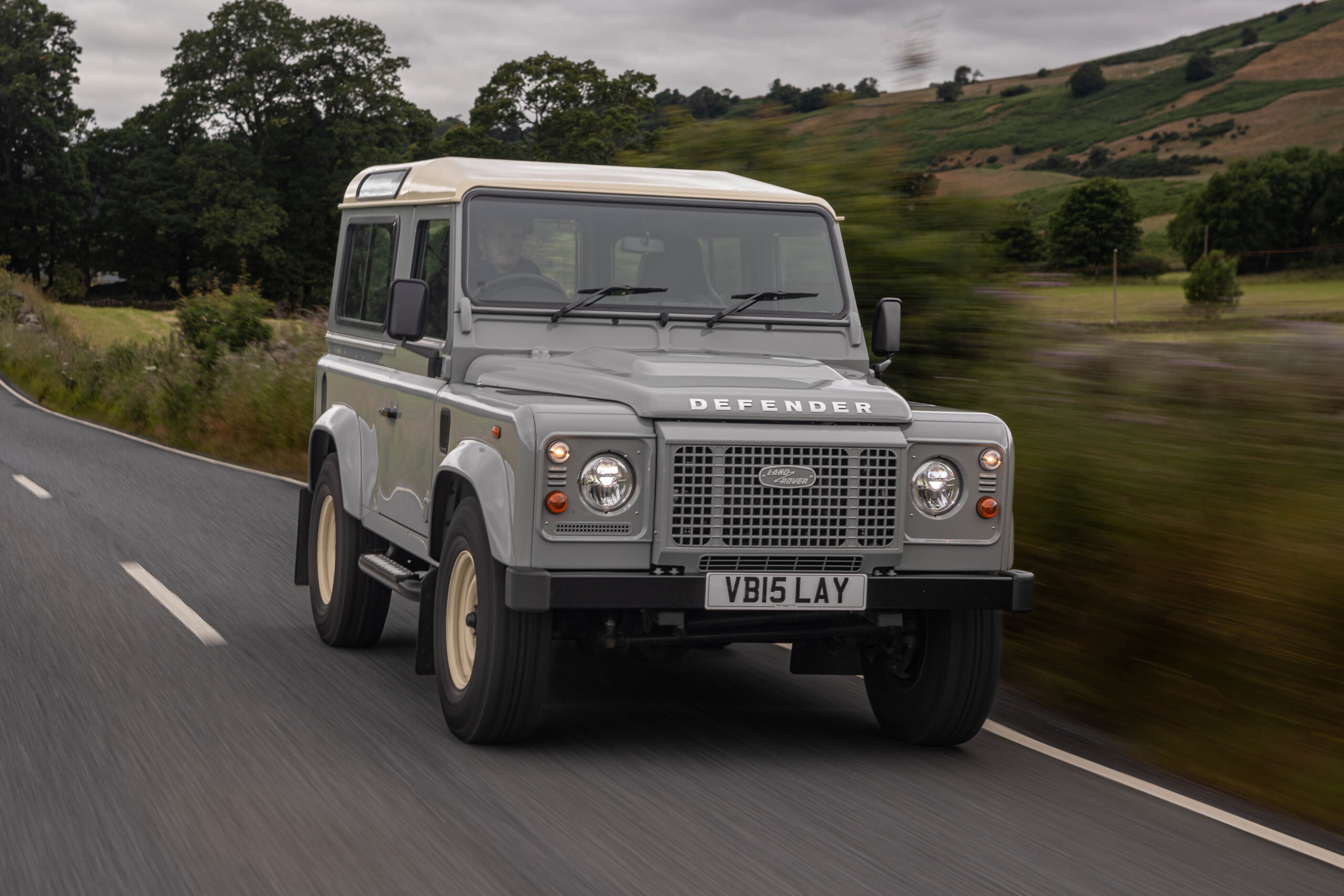 A Revived Legend: The Land Rover Classic Defender Works V8 | NUVO